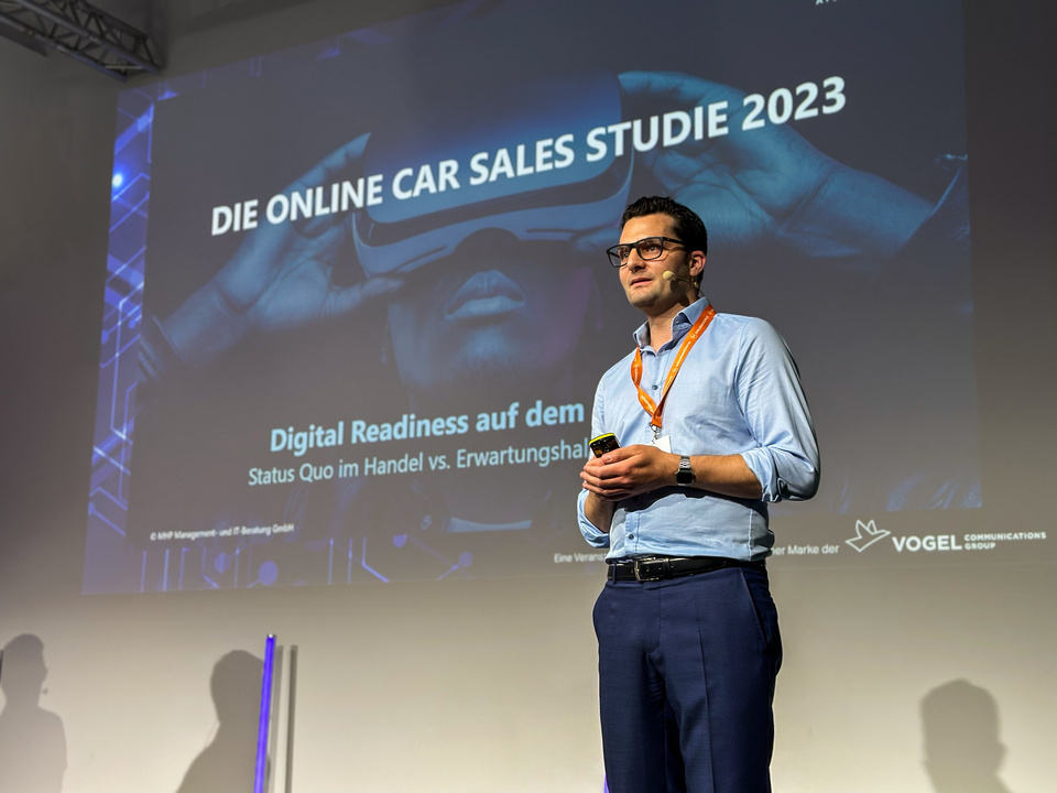 „E-Mobilität führt zu viel mehr Beratungsbedarf“ | MHP – A Porsche Company