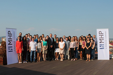 Einstellungsrekord bei MHP | MHP – A Porsche Company