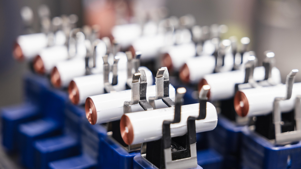 V4Smart establishes fully digitalized battery cell production with MHP ...